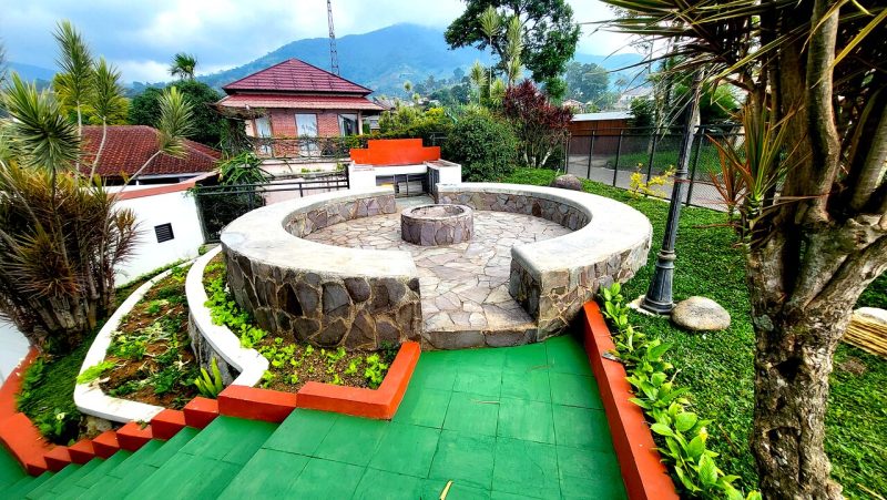 Mengungkap Keindahan Villa Bukit Danau di Kota Bunga Puncak – Villa ...
